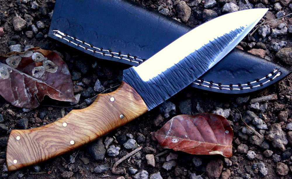 CUSTOM HAND FORGED HUNTING KNIFE Handle Made of Wood – NB Knives
